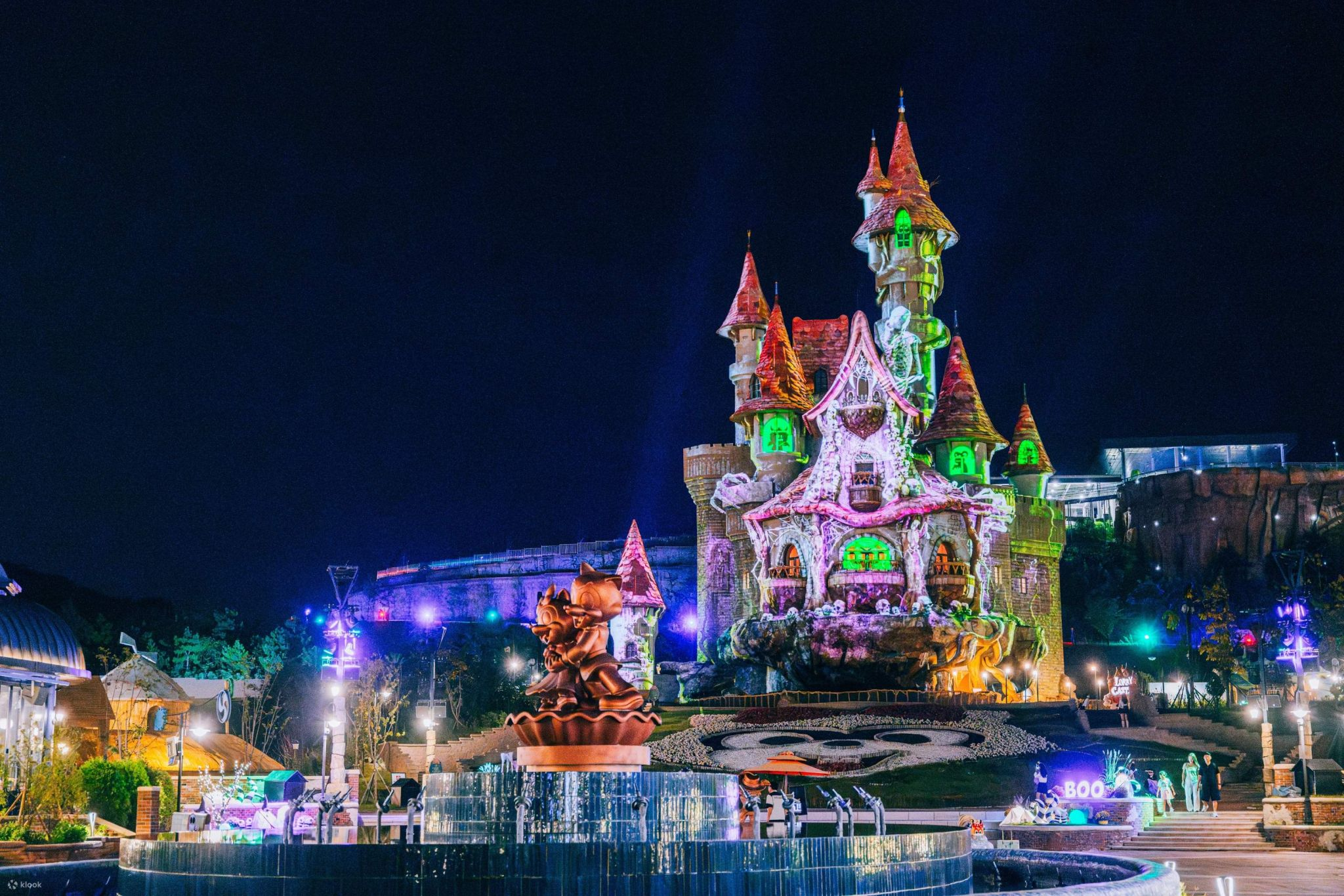 Theme Park Castle Projection Mapping with Scalable Atlas - Scalable ...